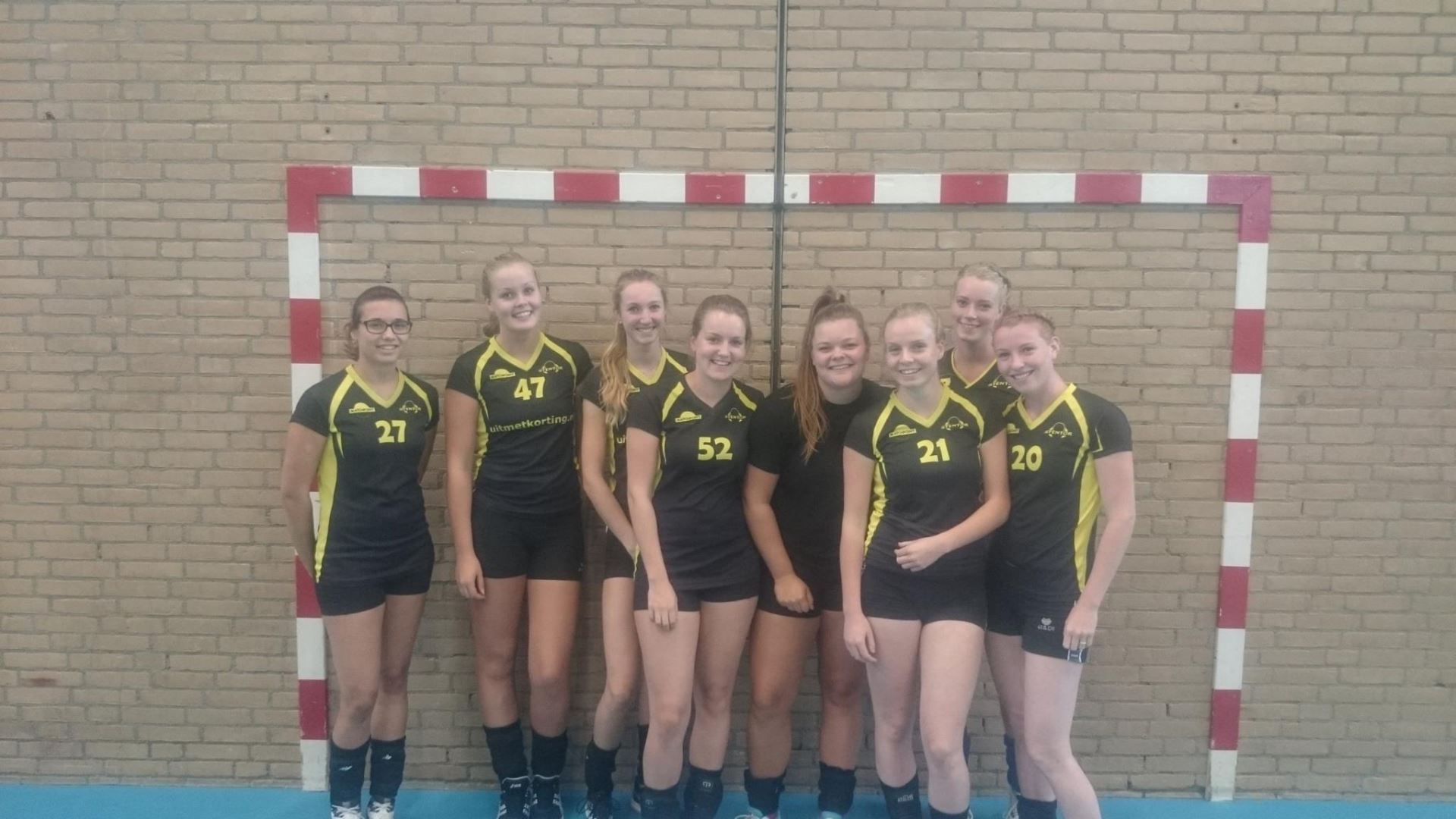 DRINGEND OP ZOEK NAAR NIEUWE SPEELSTERS! | Volleybalvereniging Stentor DRINGEND OP ZOEK NAAR NIEUWE SPEELSTERS! | Volleybalvereniging Stentor
